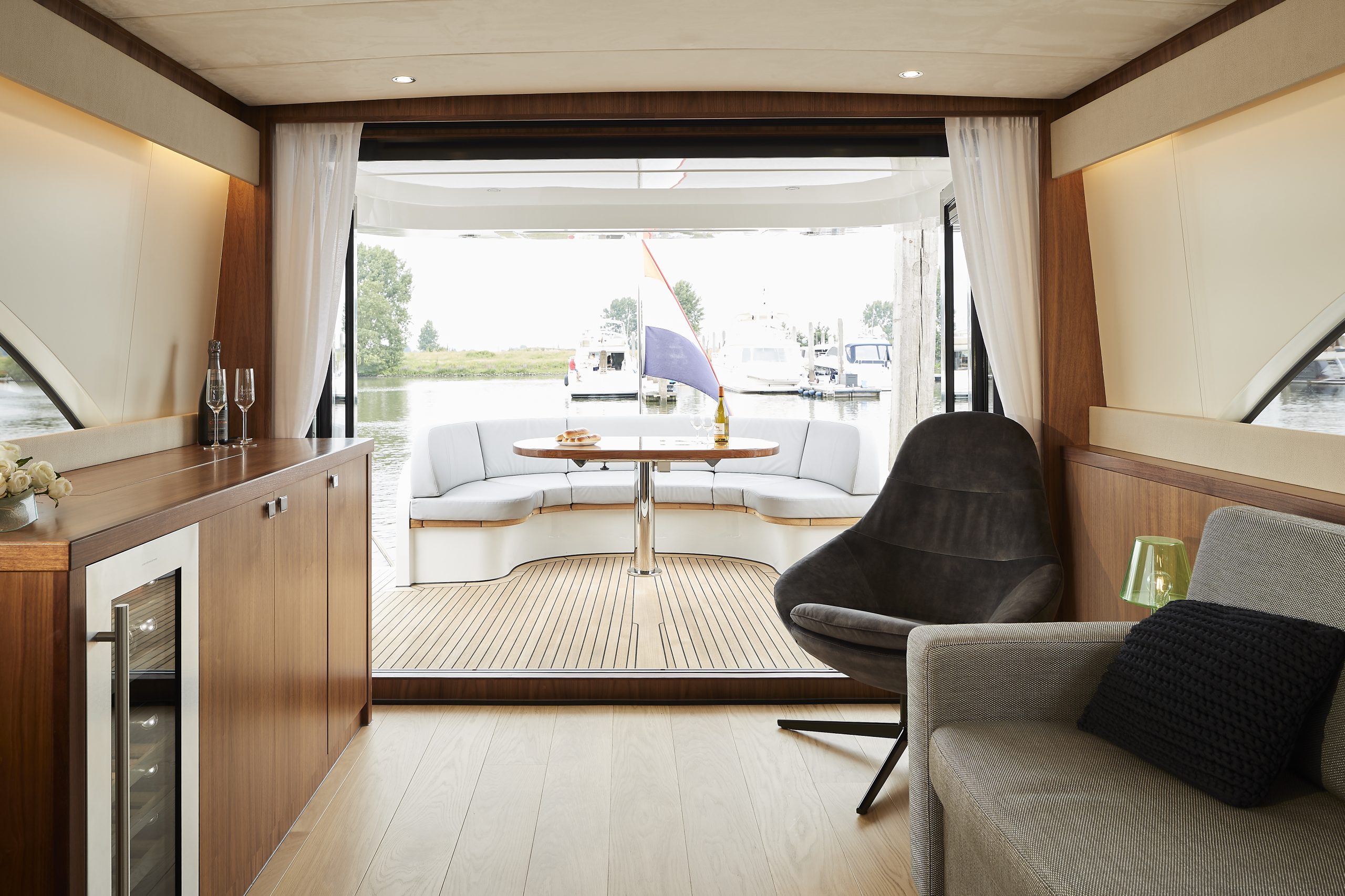 Breder interieur Executive 1700 Mk2 - Van den Hoven Jachtbouw